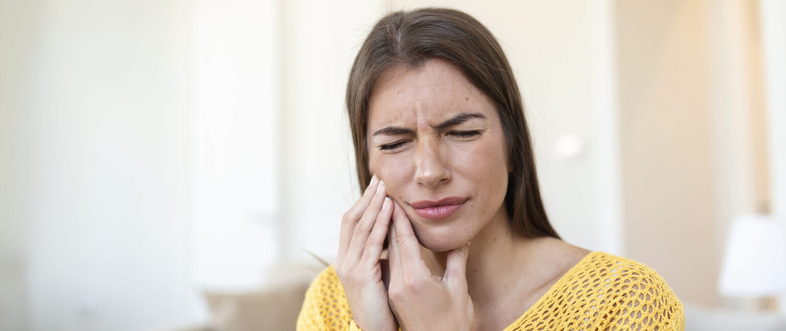 How Caring for Your Mouth After an Extraction Can Reduce Jaw and Neck ...